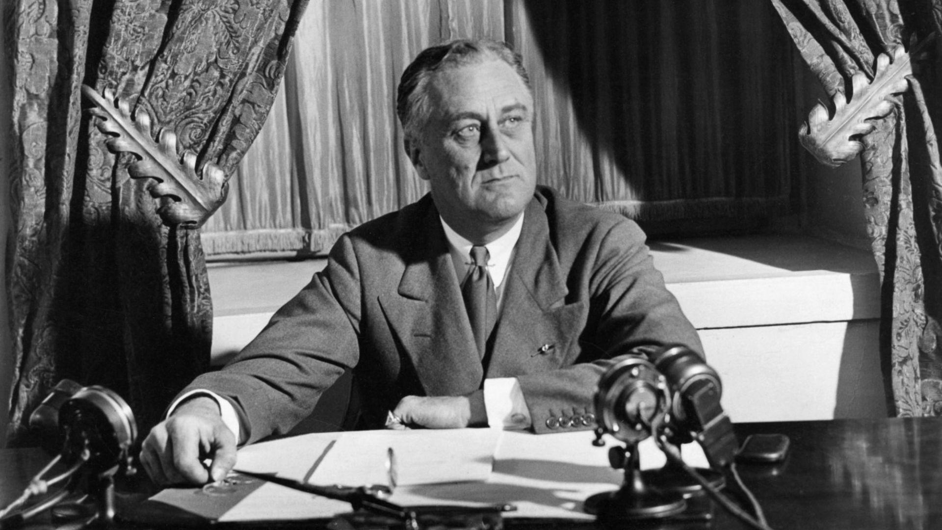10 famous figures who hid their illness & 10 who turned it into myth