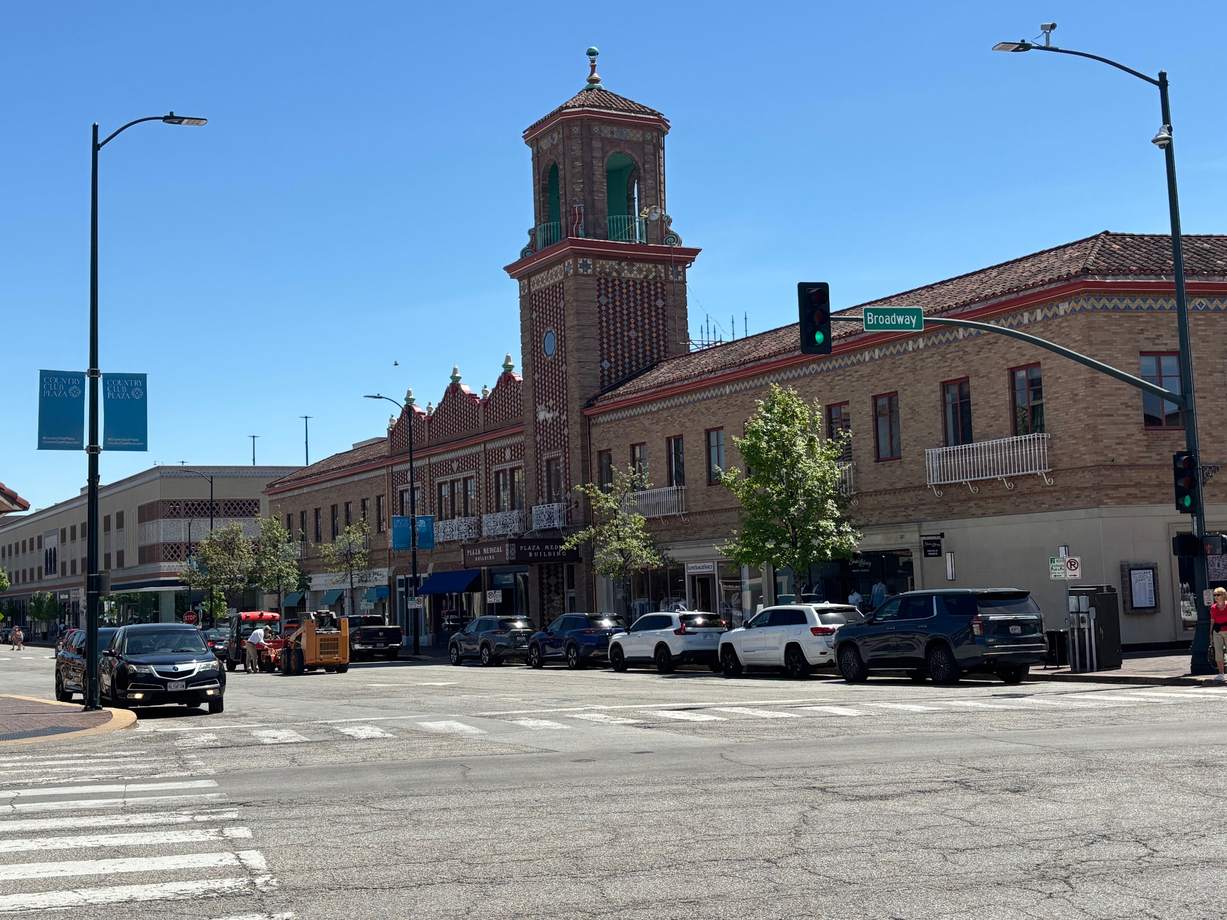 Kansas City council lifts pedicab ban at Country Club Plaza
