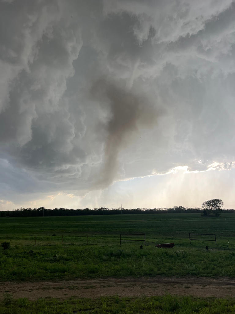 What are landspouts? How they differ from tornadoes