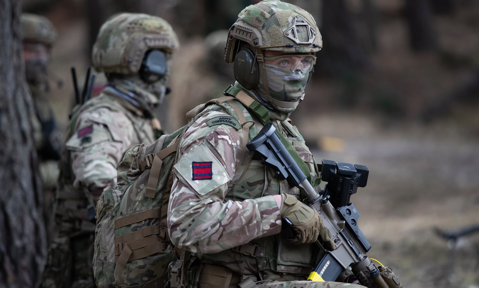 Two soldiers win £132,000 in damages after they sued the MoD for ...