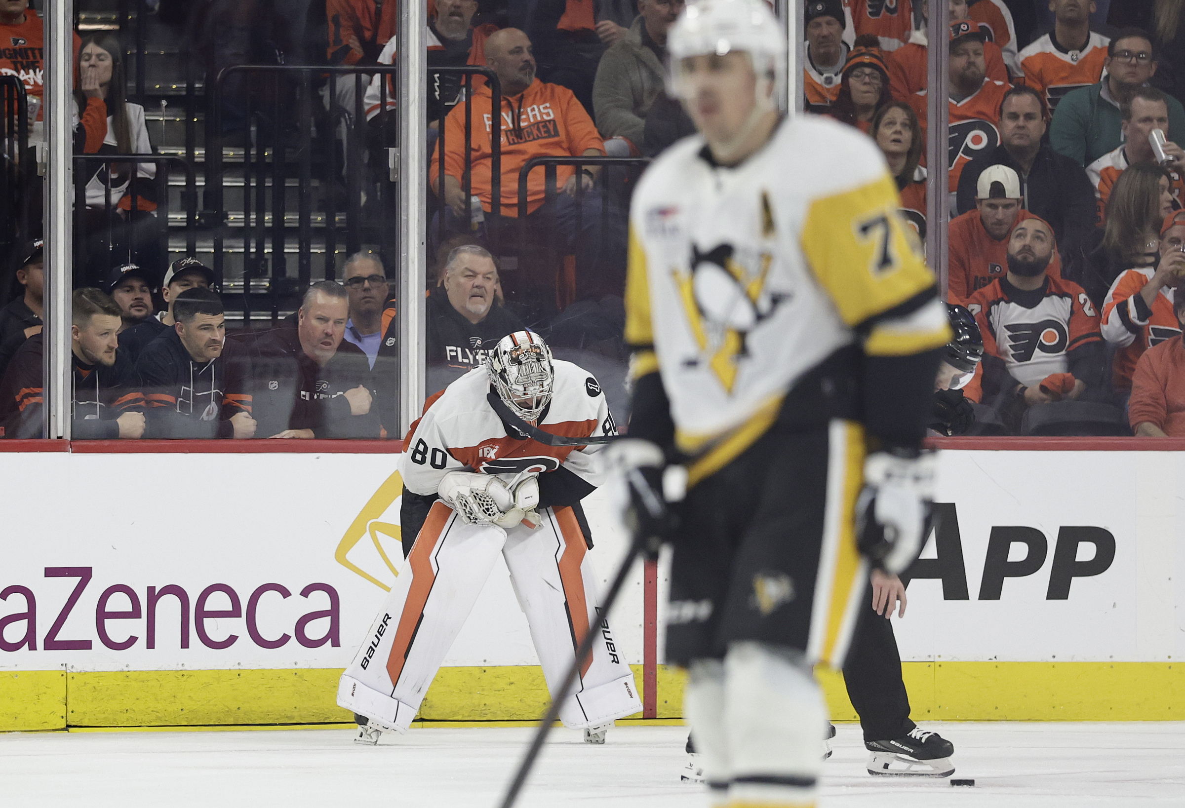 Flyers goalie Dan Vladař remains uncertain for Game 4 vs. Penguins
