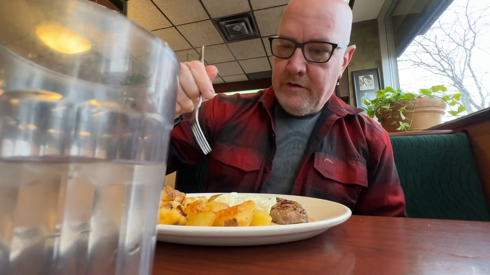 Dinner time at Teddy’s restaurant