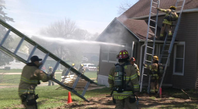 Cedar Rapids firefighters train in first live house burn since 2022