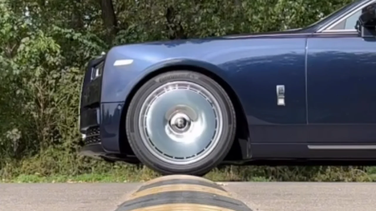Watching a Rolls-Royce Phantom glide over a speed bump at 55mph with ...