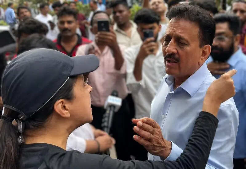 Complaint against woman who yelled at minister for traffic jam