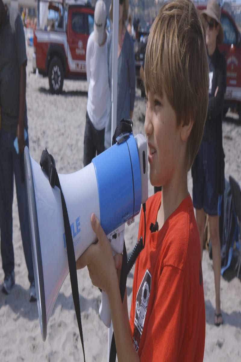 Young ocean activist cleans beaches