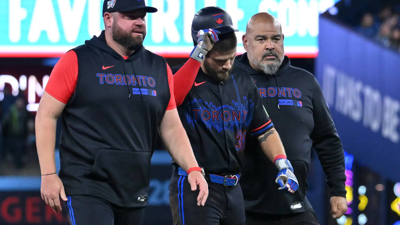 Nathan Lukes exits game with sore left hamstring