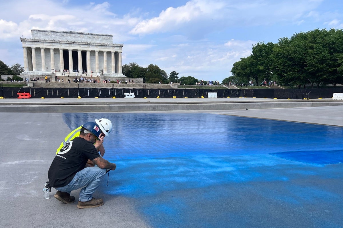 Trump shows off his multi-million dollar reflecting pool makeover