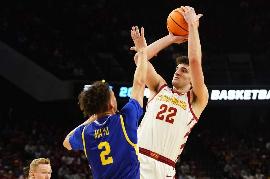What's the latest news on Kentucky basketball's transfer portal recruiting?