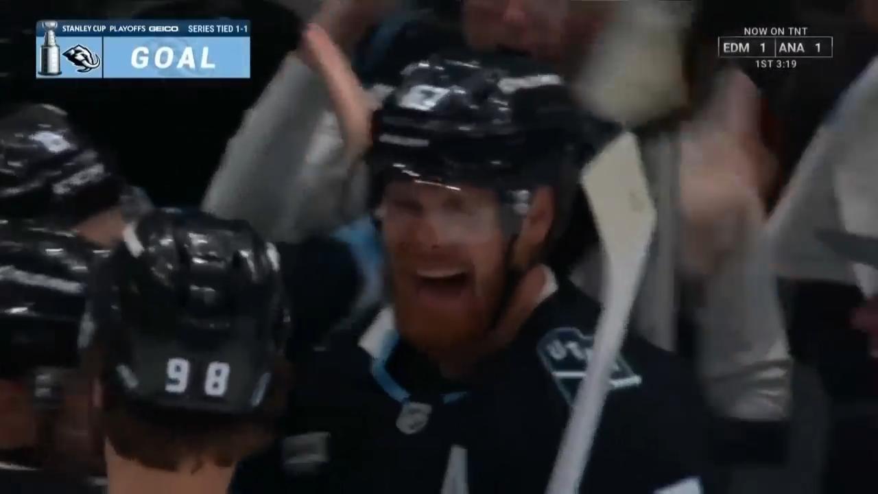 Crouse's brace powers Mammoth to 4-2 win over Golden Knights