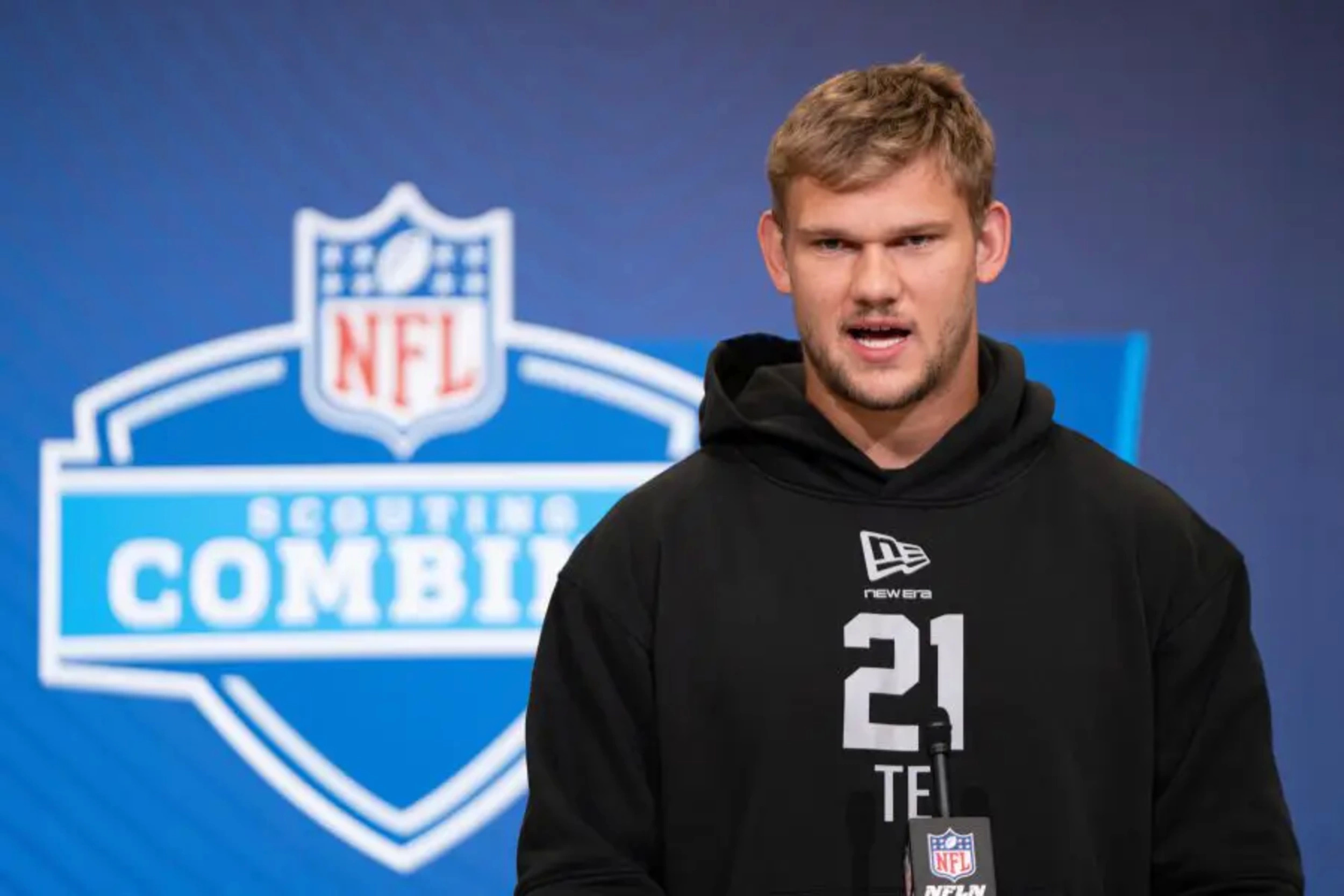 Who is Chicago Bears rookie tight end Sam Roush?