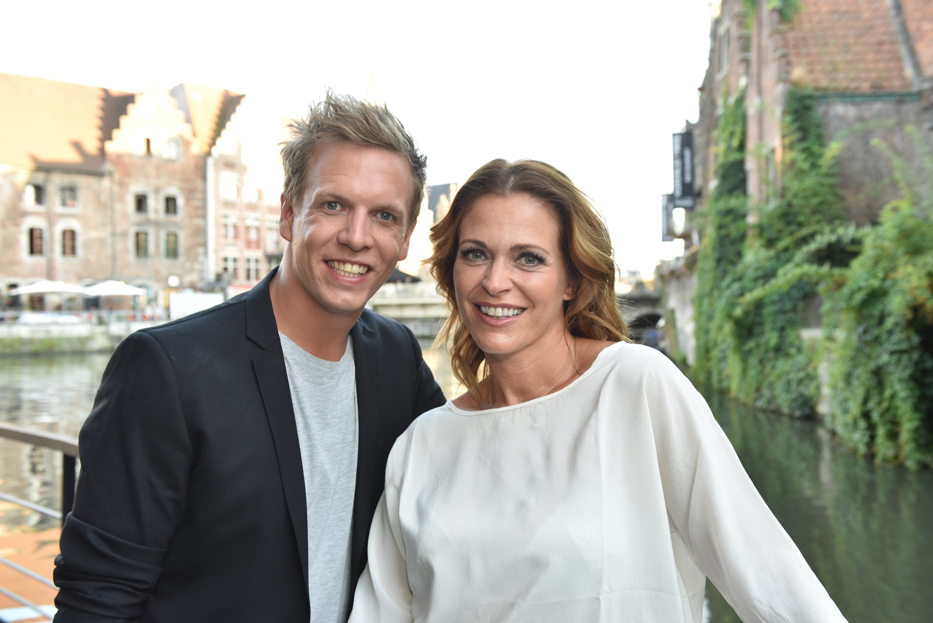 Karen Damen zet James Cooke voor schut