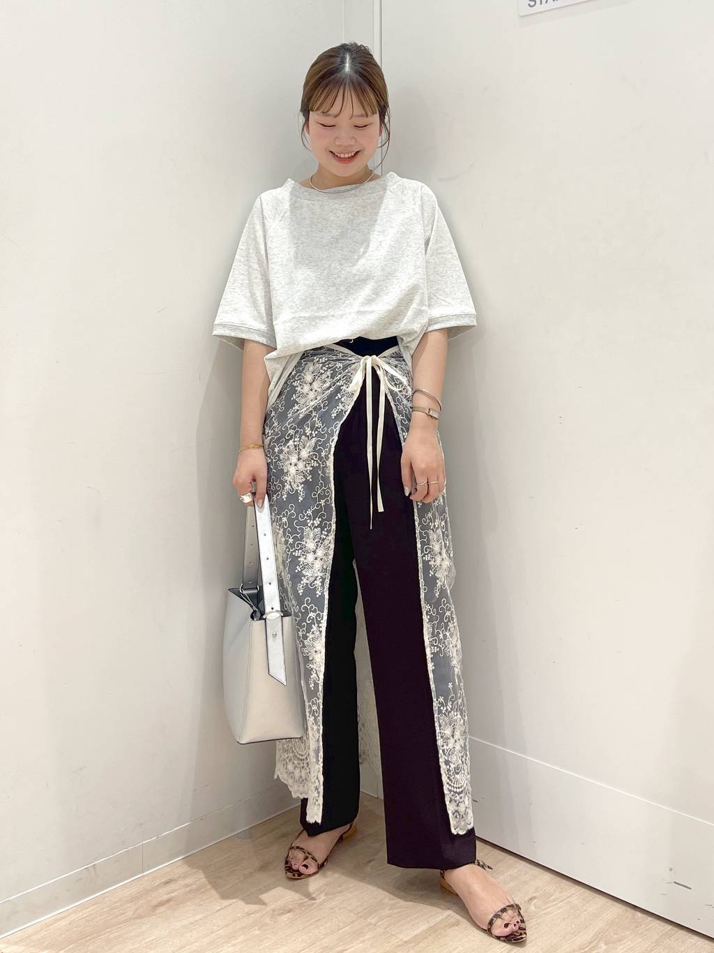 【グローバルワーク】のおしゃれスタッフがお手本! トレンドの「レースアイテム」どう使う?