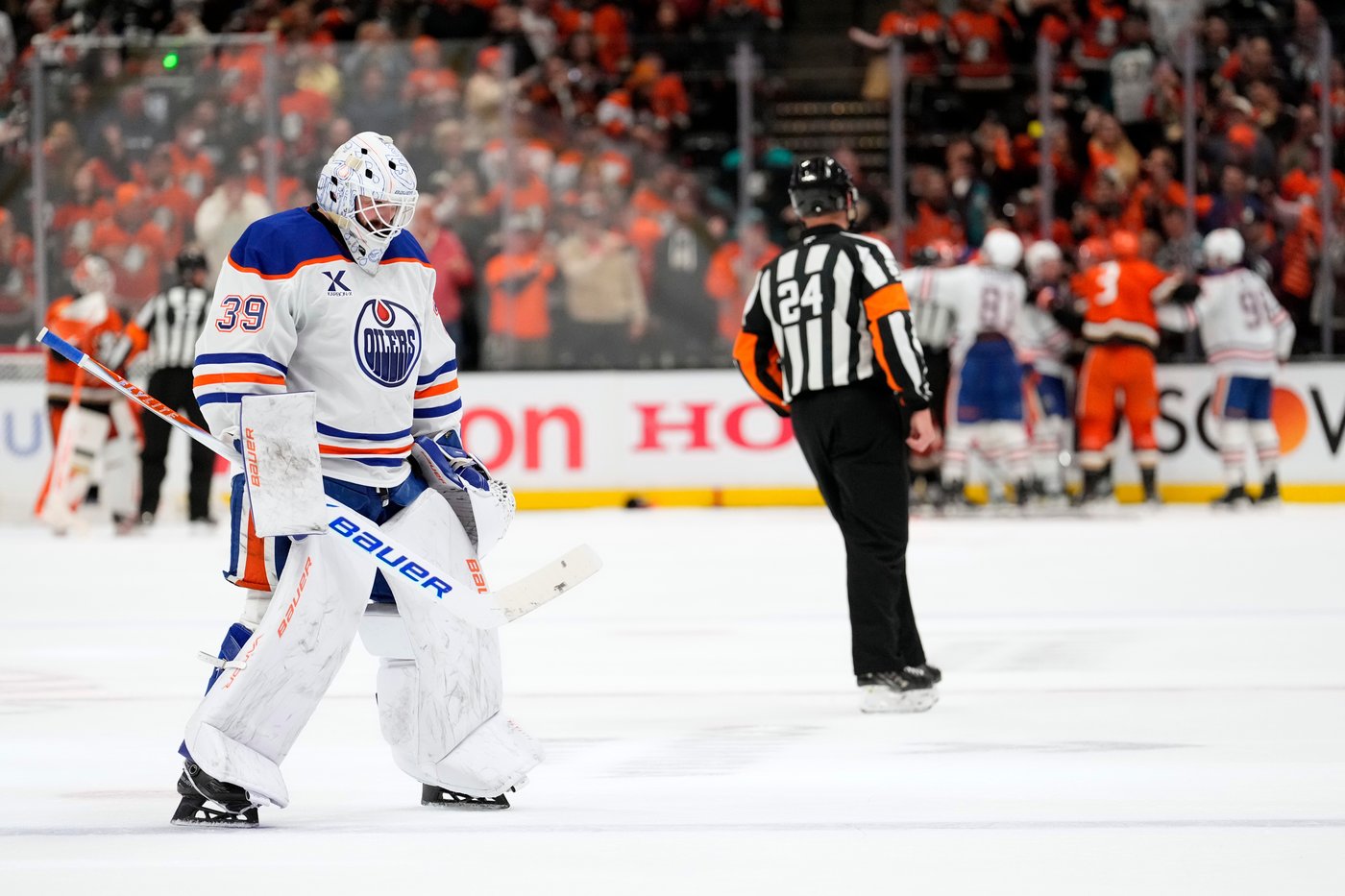 McDavid scores, but Oilers' defence leaky to trail in playoff series ...