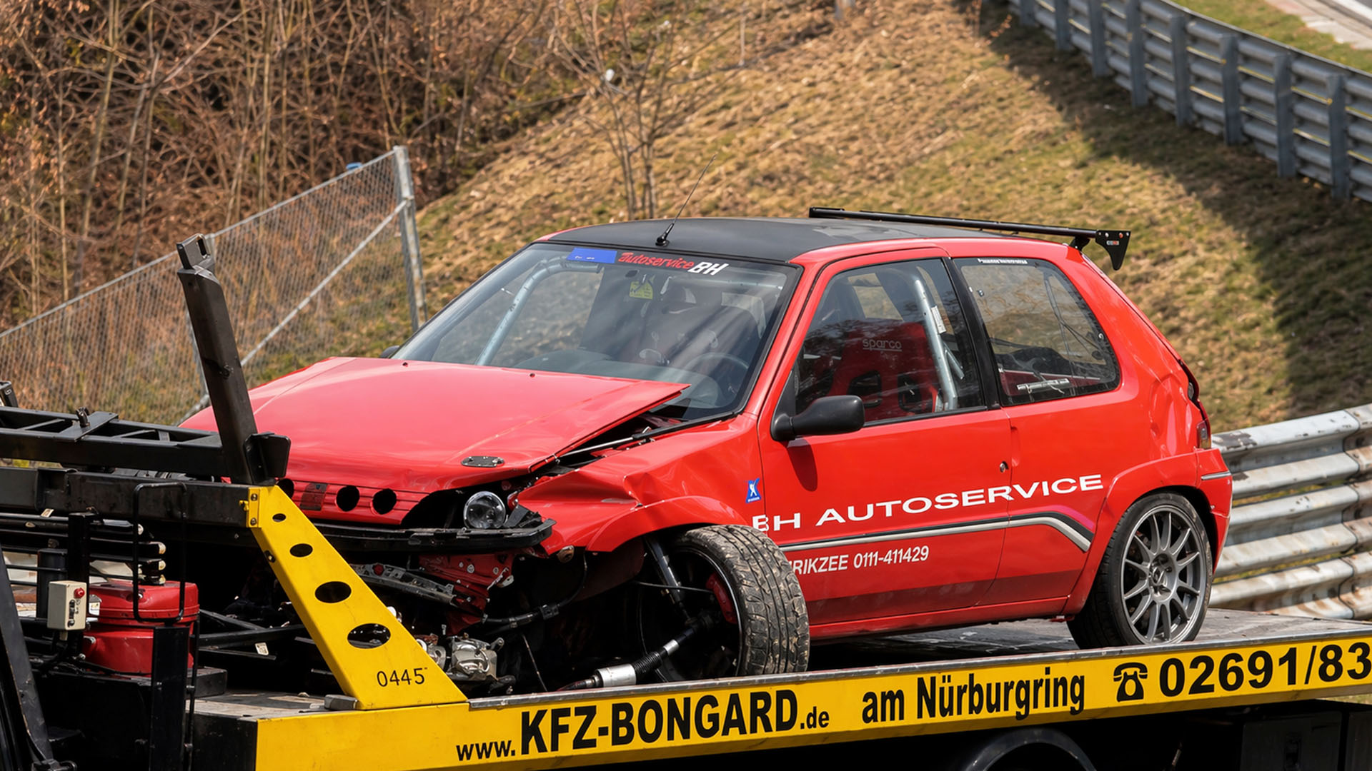 Track day slutter galt: Nürburgring-ulykke og øjeblikket med kranbil