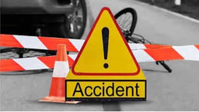 Hyderabad: Car flips at Filmnagar, driver surrenders