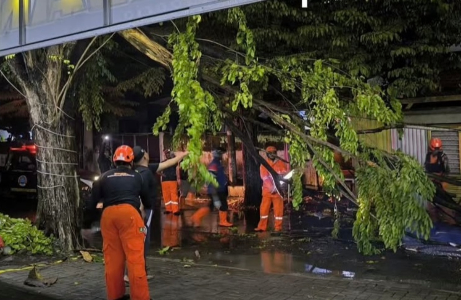 Peringatan dini cuaca ekstrem mulai 25-27 April, BNPB imbau seluruh ...