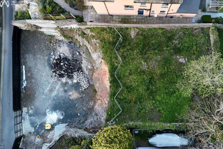 Welsh pub vanishes leaving massive hole in the ground worth half a ...