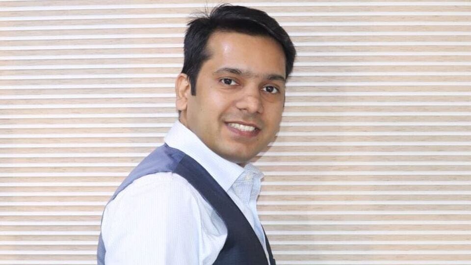 Buy or sell: Sumeet Bagadia recommends three stocks to buy on Monday ...