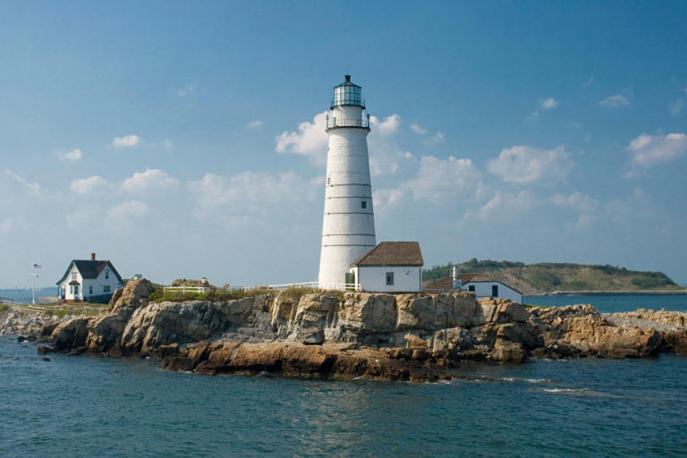 The NPS is looking for volunteer lighthouse keepers. Here’s what the ...
