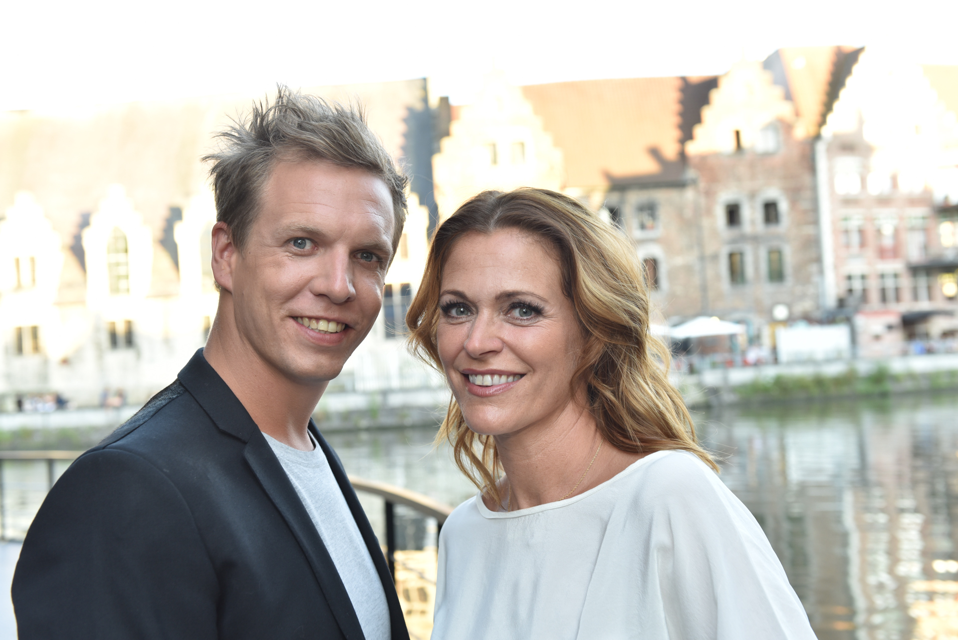 Karen Damen zet James Cooke voor schut