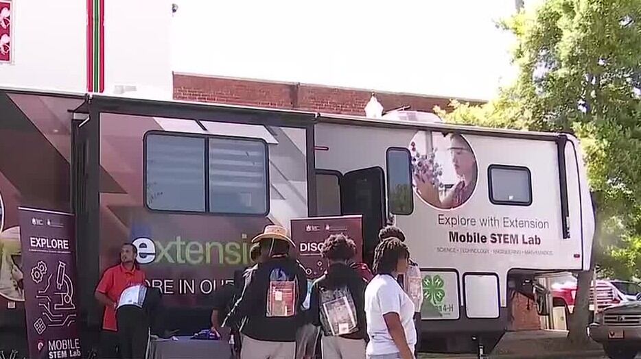 8th graders explore careers at Dream It, Do It Day