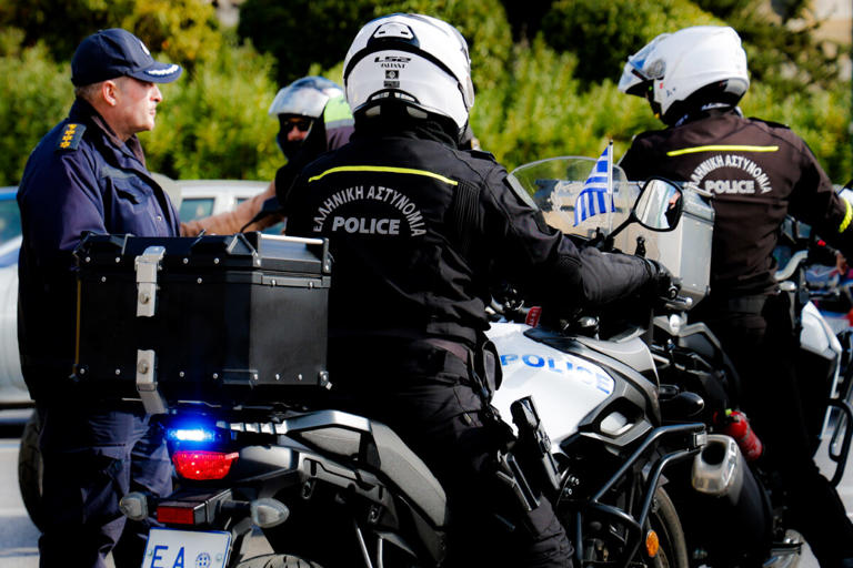 Σπείρα διέρρηξε πολυτελείς κατοικίες στα νότια προάστια: Η μέθοδος ...