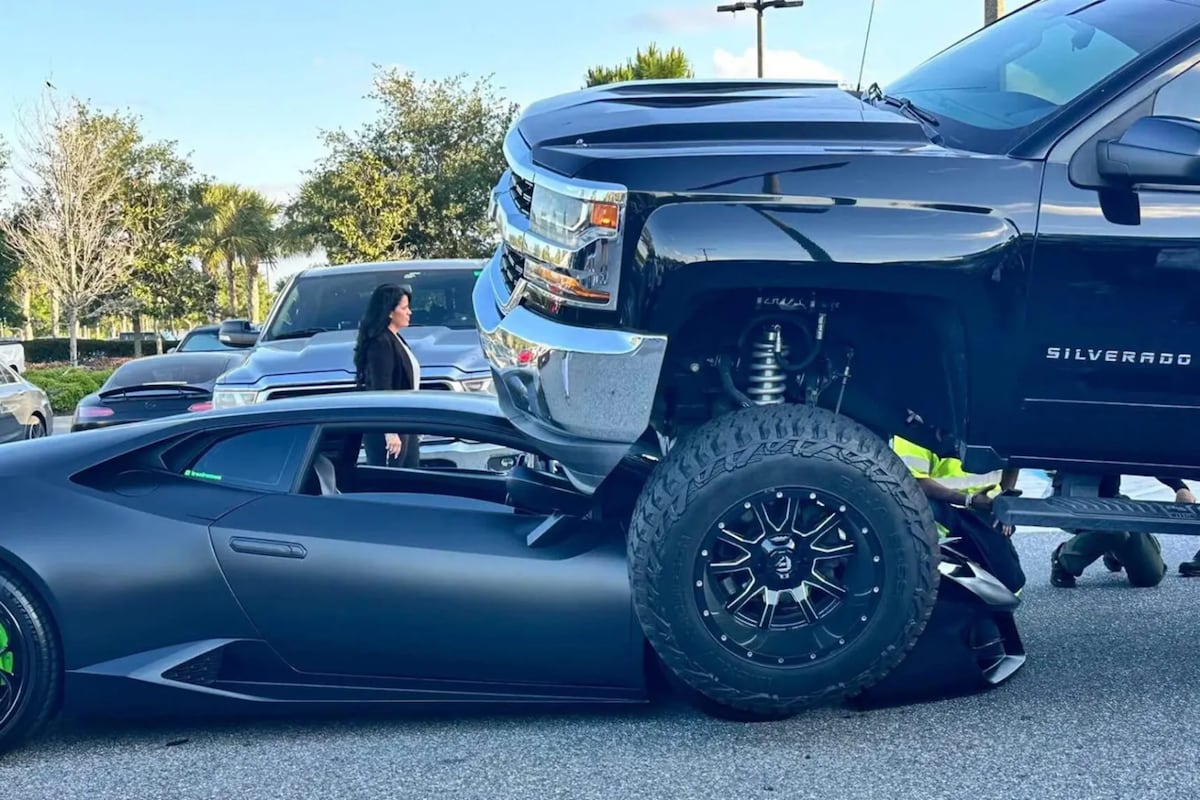 Woman in pickup truck crushes Rs 3.4 crore Lamborghini, remains unaware ...