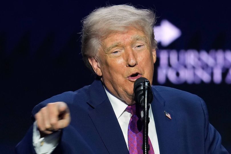 Trump clings to railing of Air Force One after revealing the reason for ...