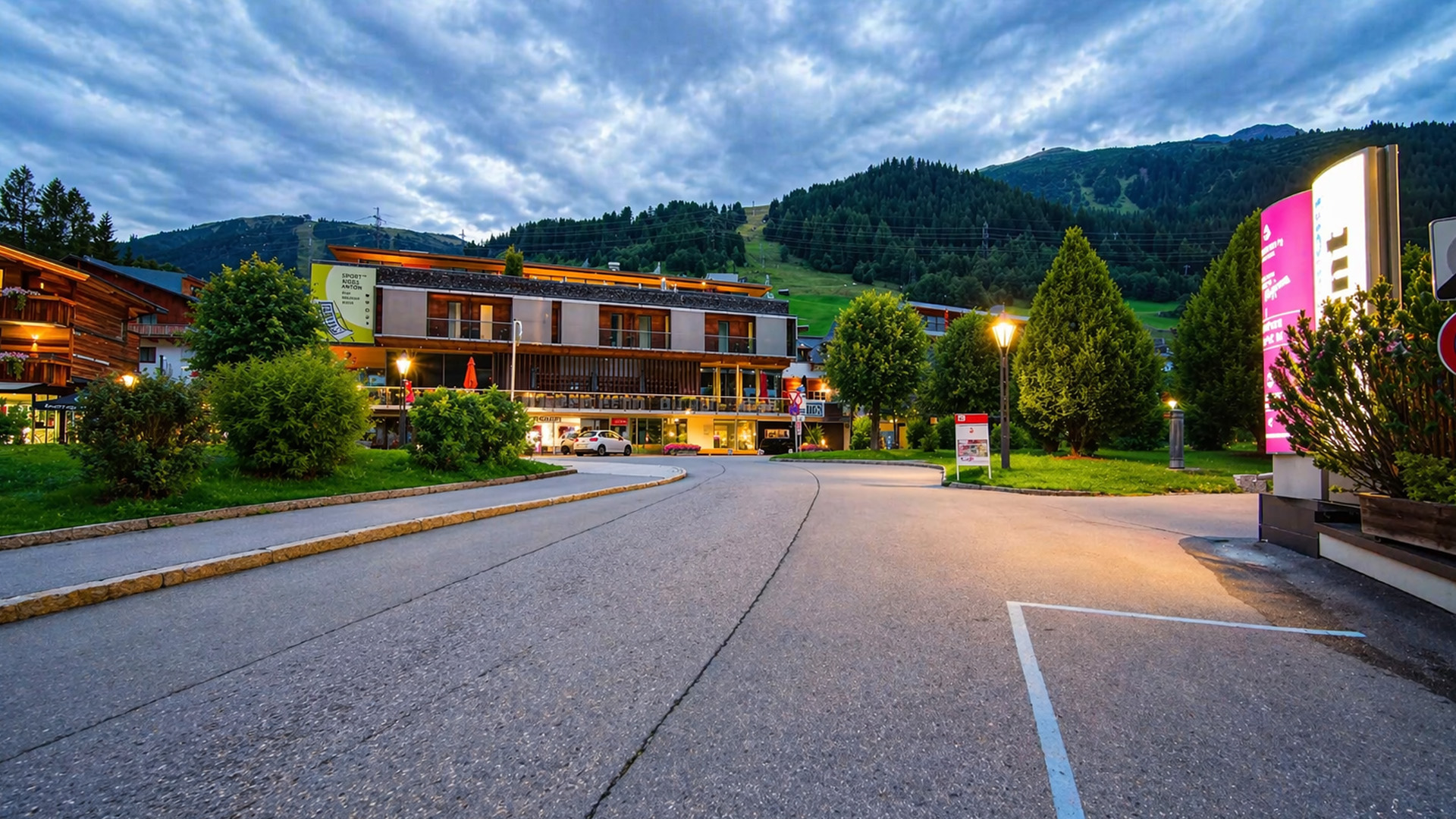 Sankt Anton am Arlberg Austria village evening walk (4K)