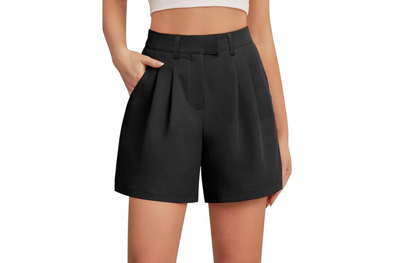 An NYC stylist told me the only 15 pieces you need for a spring travel ...