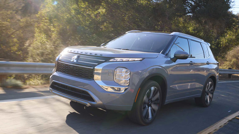 2026 Mitsubishi Outlander gets new mild-hybrid engine, $31,740 starting ...
