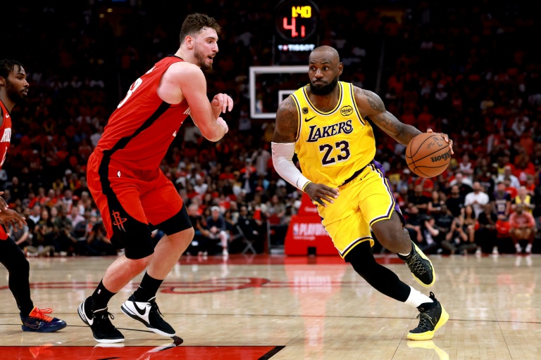 Lakers' OT win puts Rockets on brink of NBA playoff elimination