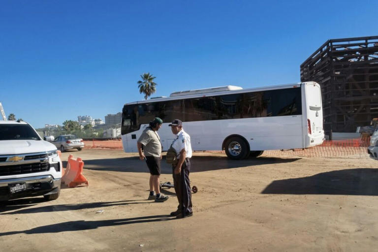 Los Cabos tourism on edge as road blocks become more common