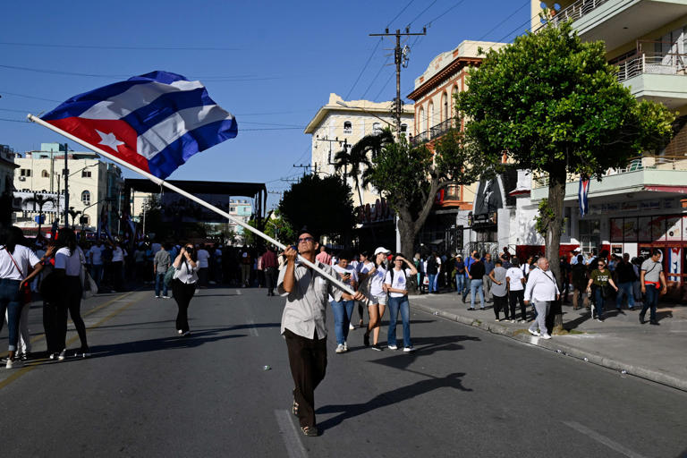 Democrats try to blunt Trump in Cuba — before it's too late