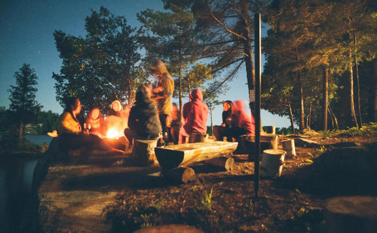Atrévete a ir al campamento de terror en la Isla de las Muñecas