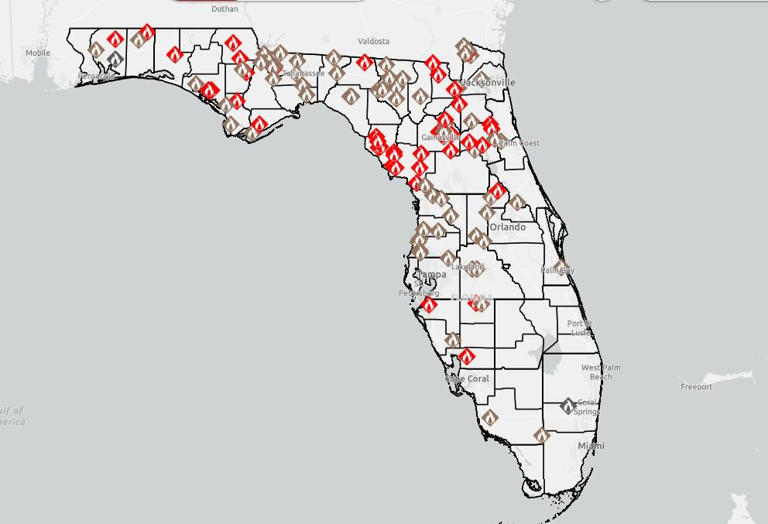 Live Updates: Georgia, Florida wildfires, fire grows, firefighter dies ...
