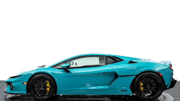 People are paying $200K over sticker to skip the line for Lamborghini’s ...
