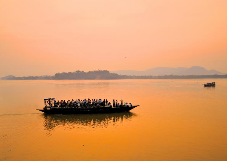Which river forms the largest delta in the world?