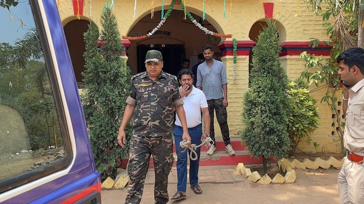 14 साल की छात्रा से छेड़छाड़ के आरोप में प्रिंसिपल गिरफ्तार, पॉक्सो ...