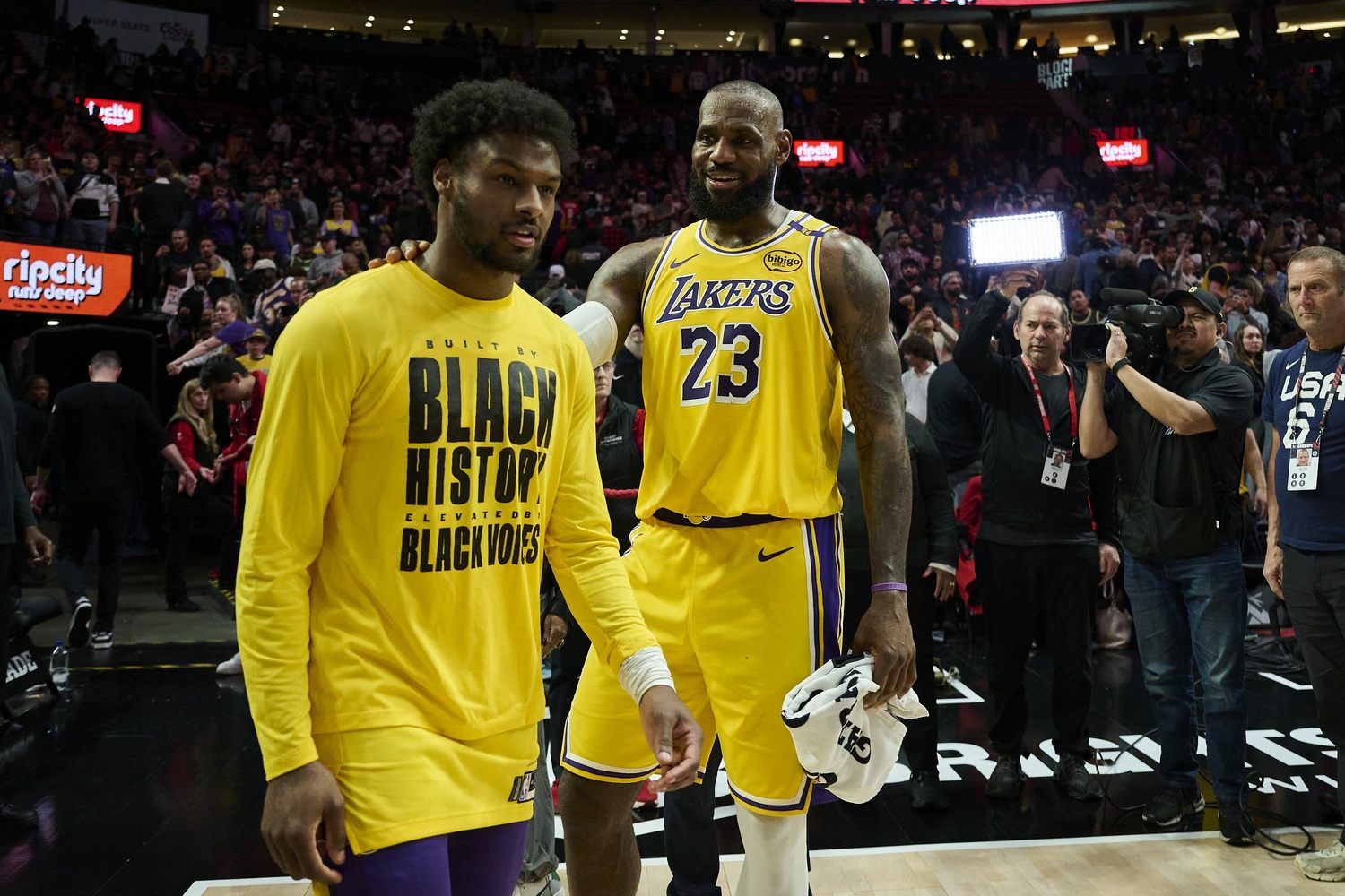 LeBron James praises Bronny after he outscores Rockets’ bench in Lakers ...