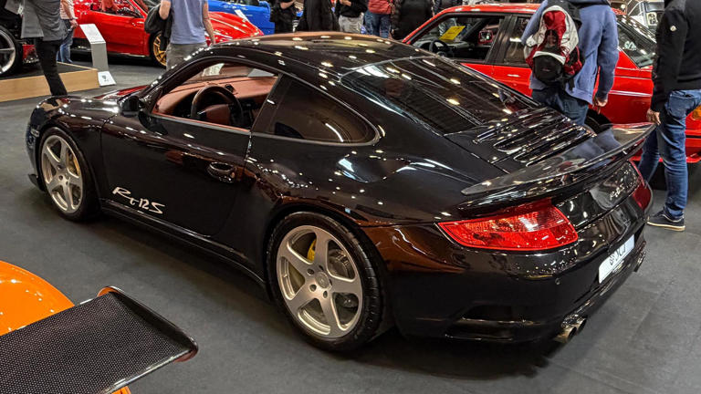 De Ruf RT12S ziet eruit als een eenvoudige oude 911, maar is sneller ...
