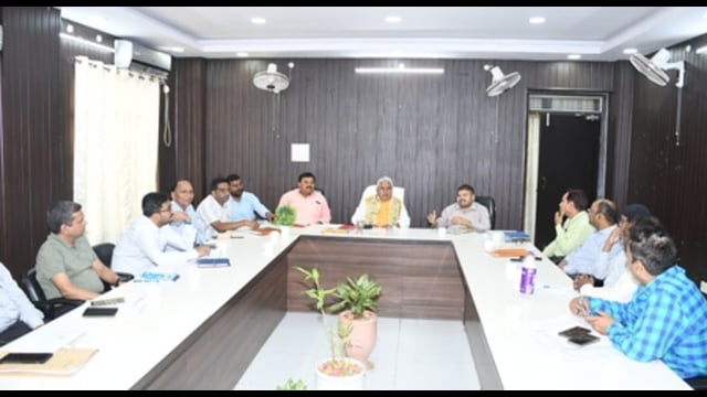 एनएच-83 और टिकारी रोड के निर्माण कार्यों में लाएं तेजी: डॉ. प्रेम