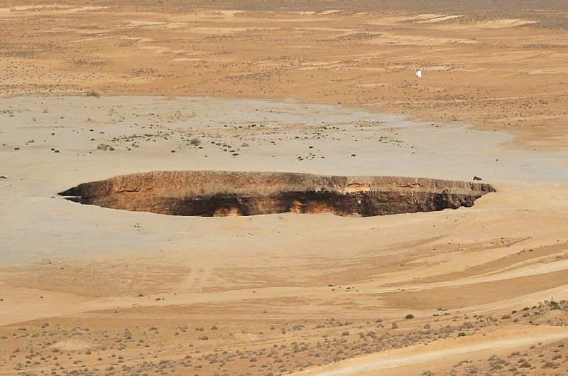 13 giant craters, sinkholes, and mines that turn the earth into ...