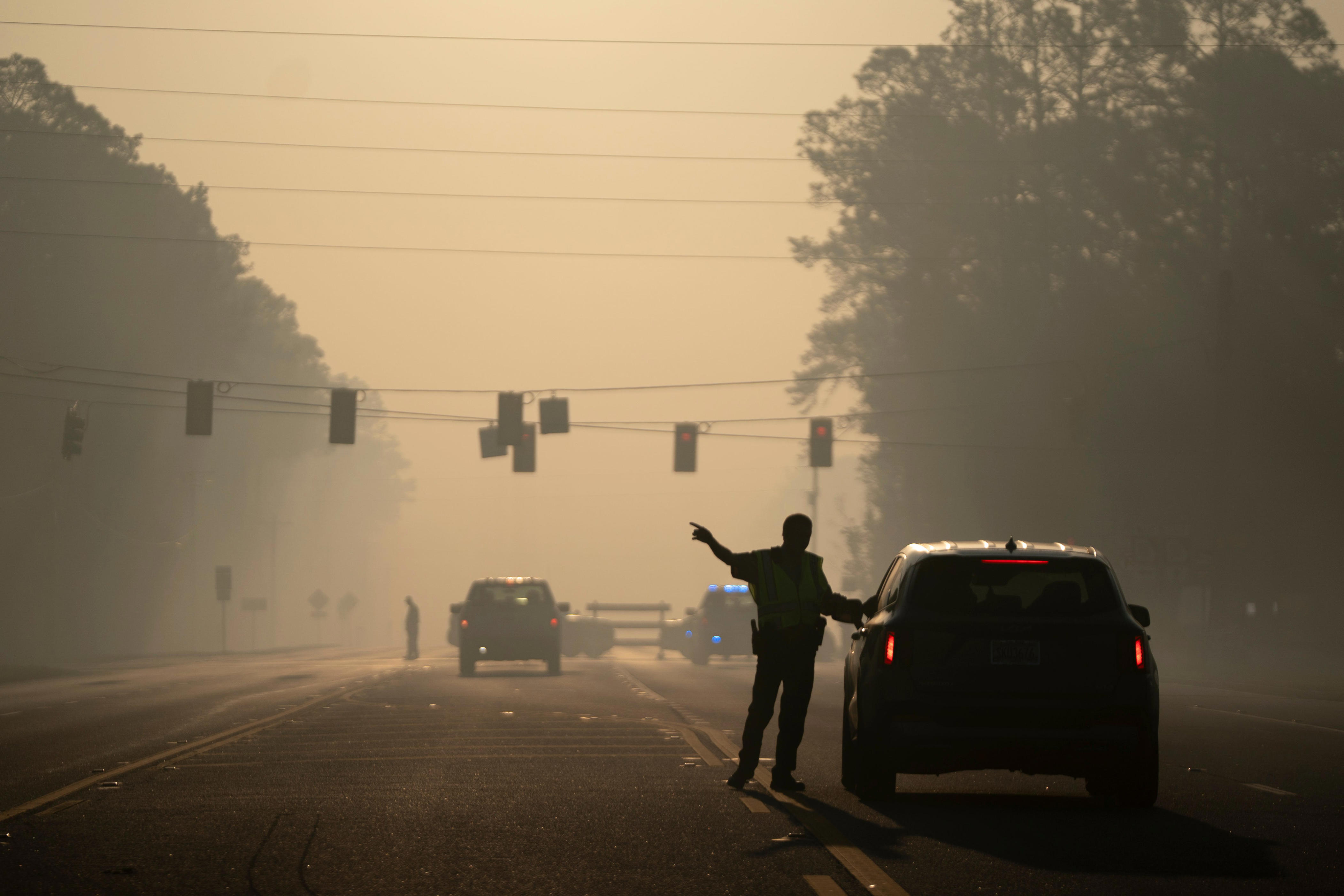 Live updates: Wildfires continue to burn in Georgia into the weekend