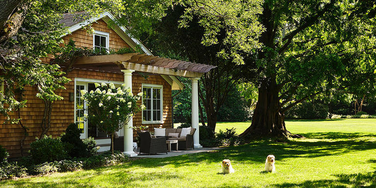 This Hamptons cottage breaks all the beachy rules