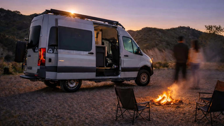 Esta Mercedes-Benz Sprinter de Vanspeed es una camper que se autotransforma