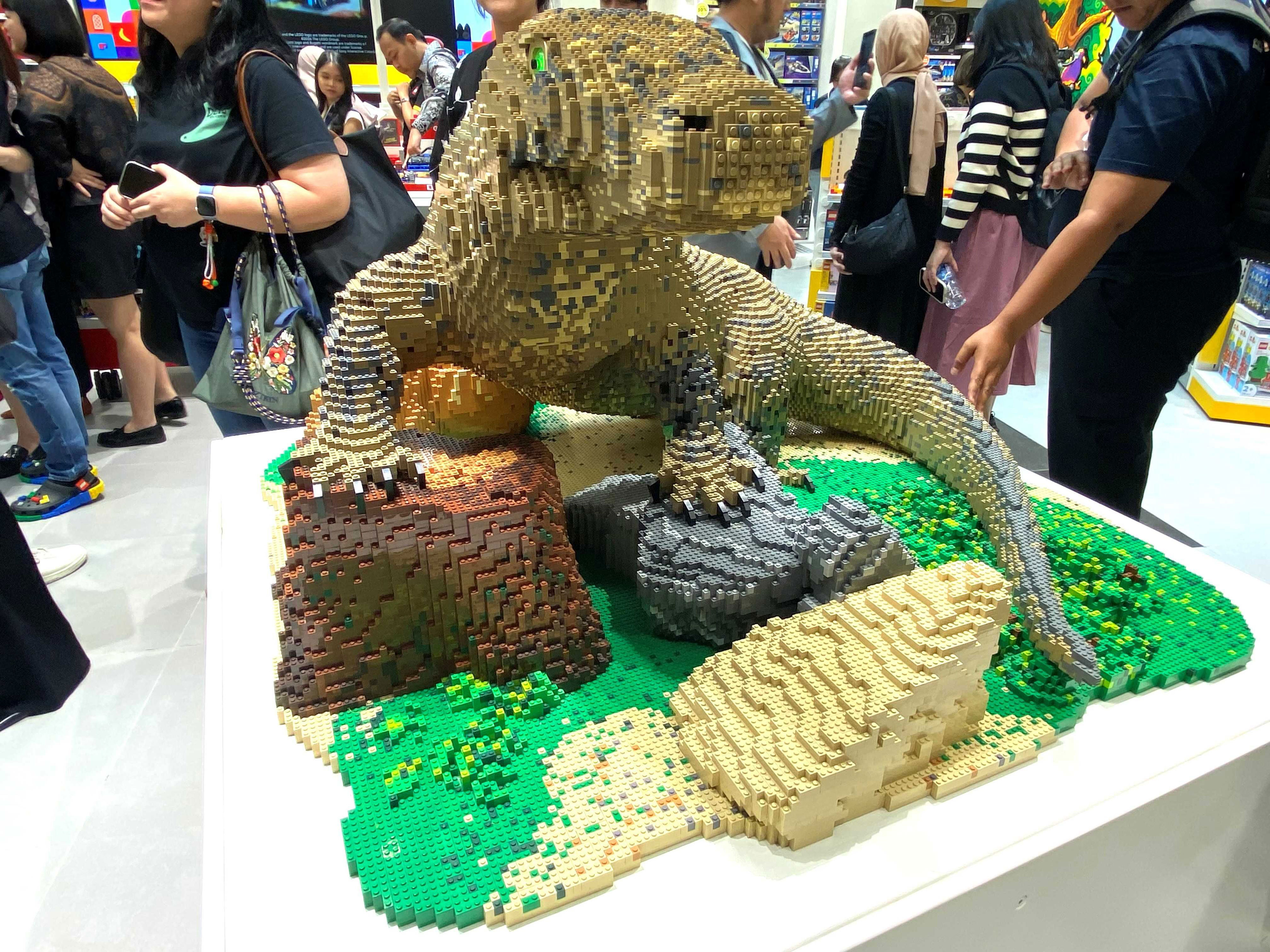 Main sekaligus belajar, Lego certified store terbesar dibuka di Grand ...