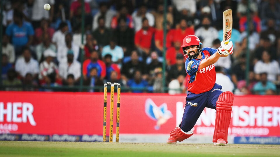 4, 4, 4, 4, 4, 4! Prabhsimran Singh catches Delhi Capitals off guard in ...