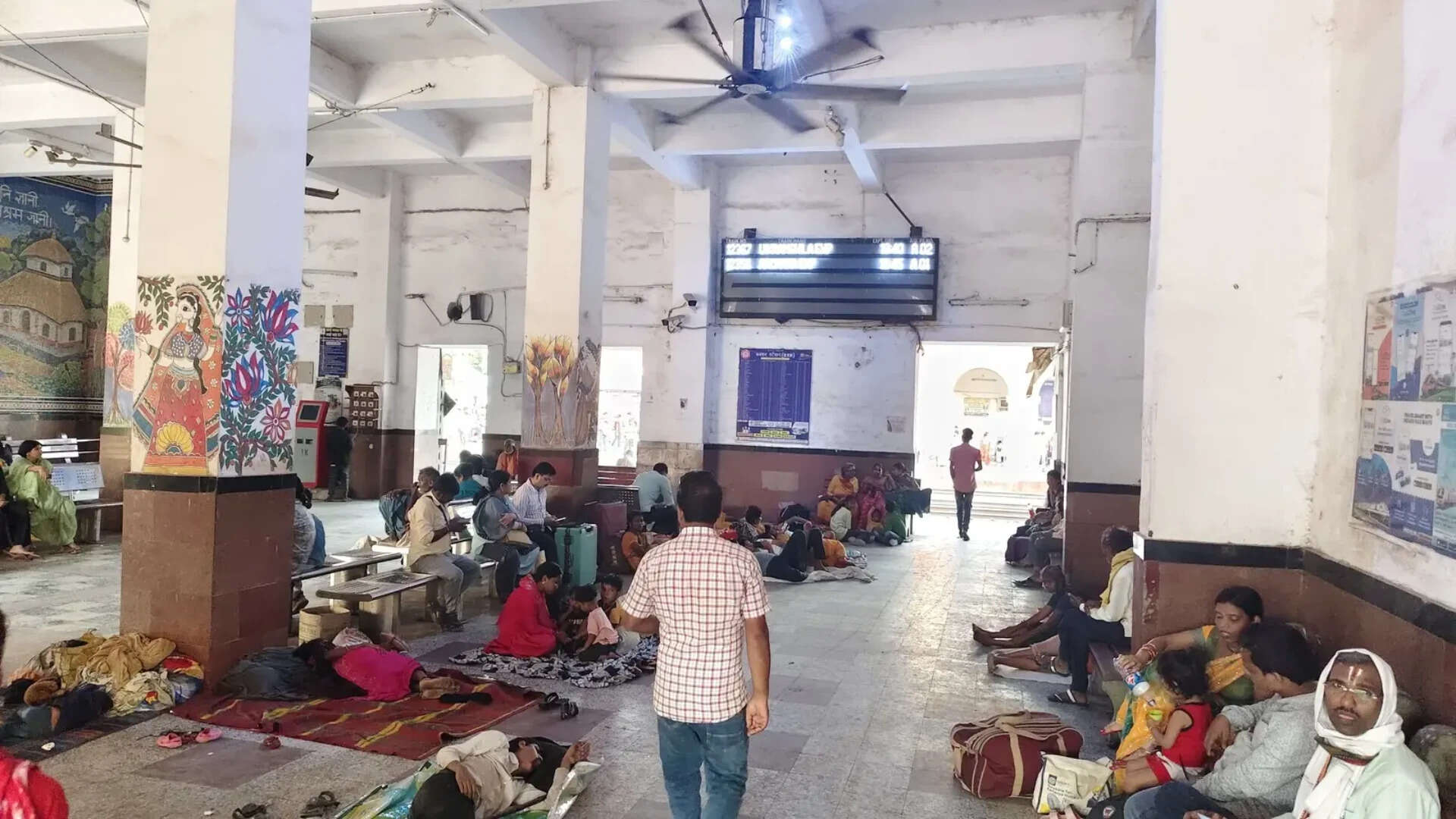 Basic facilities elude passengers at Buxar railway station